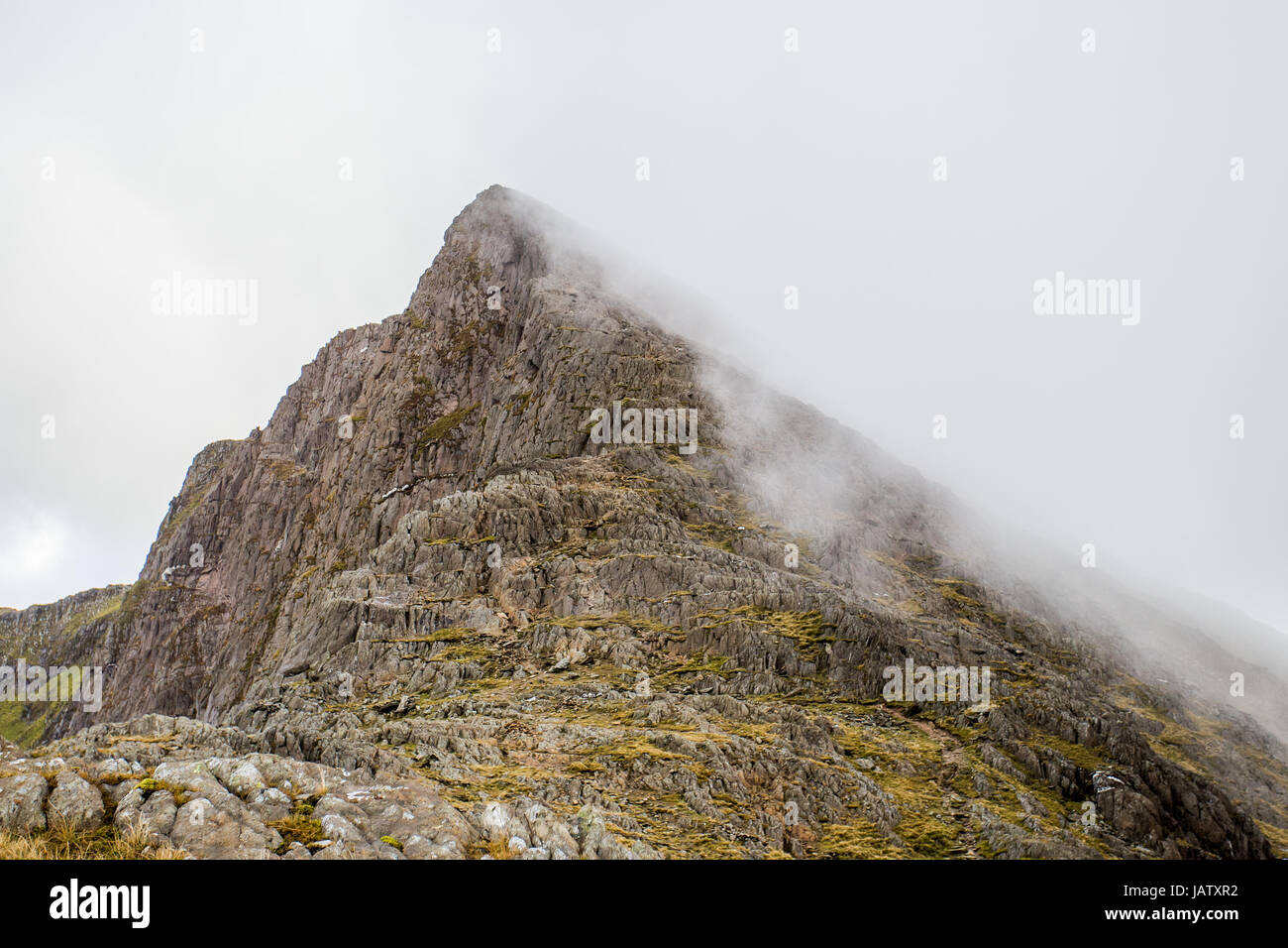rock ridge in cloud snowdonia wales Stock Photo - Alamy