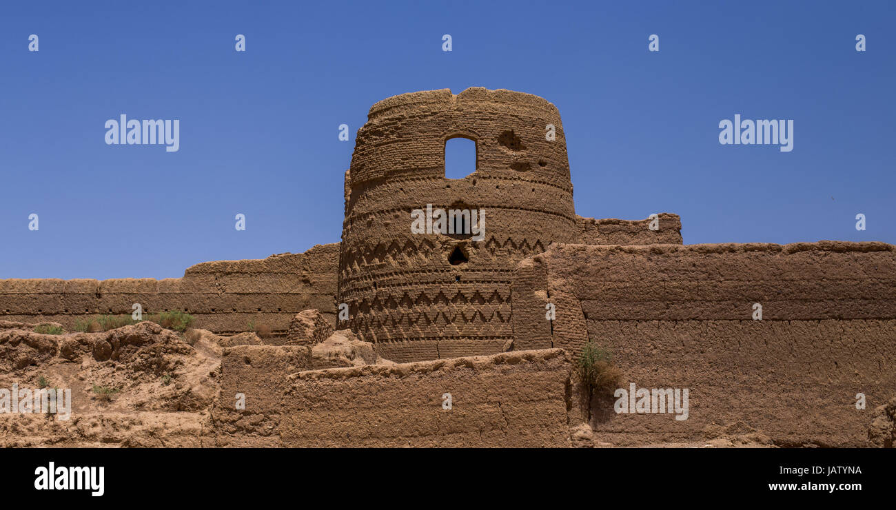 tower of abandoned desert fort iran Stock Photo - Alamy