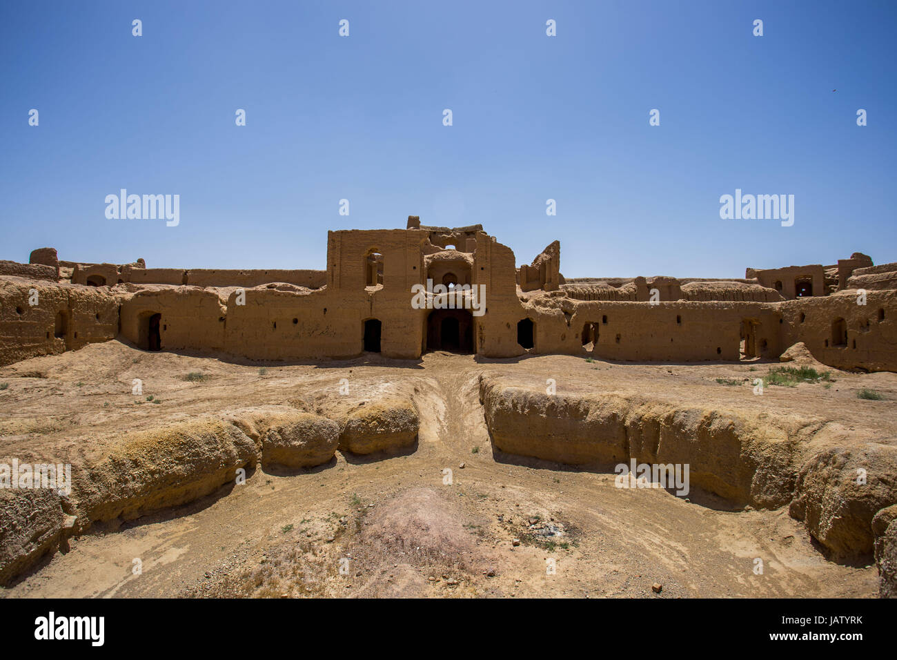 tower of abandoned desert fort iran Stock Photo - Alamy