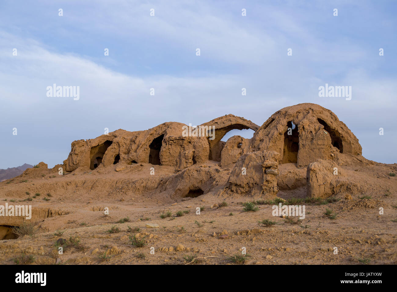 abandoned building iran desert village Stock Photo - Alamy