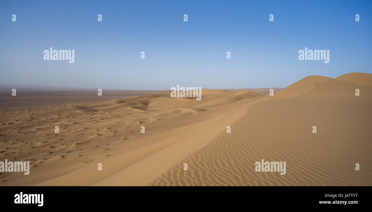 Iran landscape desert blue sky hi-res stock photography and images - Alamy