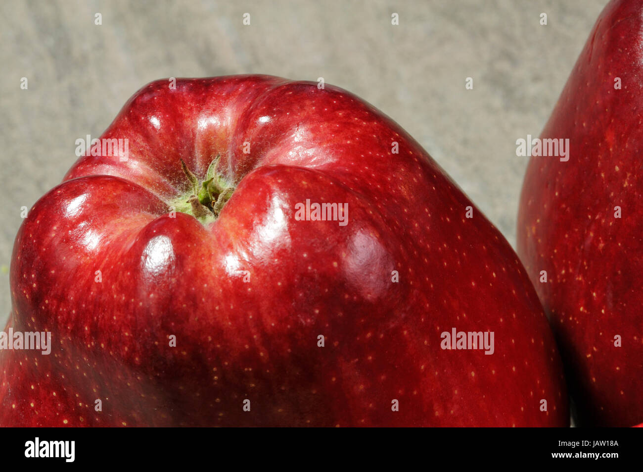 Roter apfel red apple hi-res stock photography and images - Alamy
