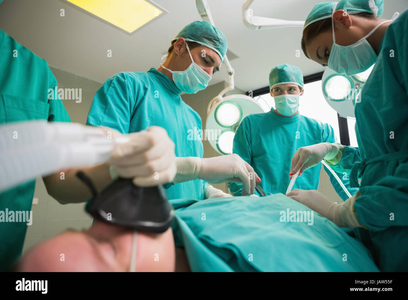 Nurses in scrubs in a hospital operating theatre hi-res stock ...