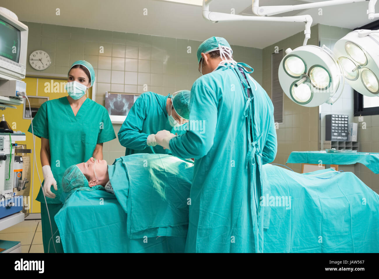 View of medical team in an operating theatre Stock Photo - Alamy