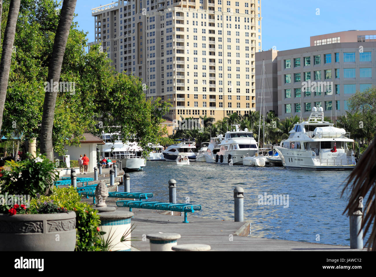 Riverwalk benches hi-res stock photography and images - Alamy