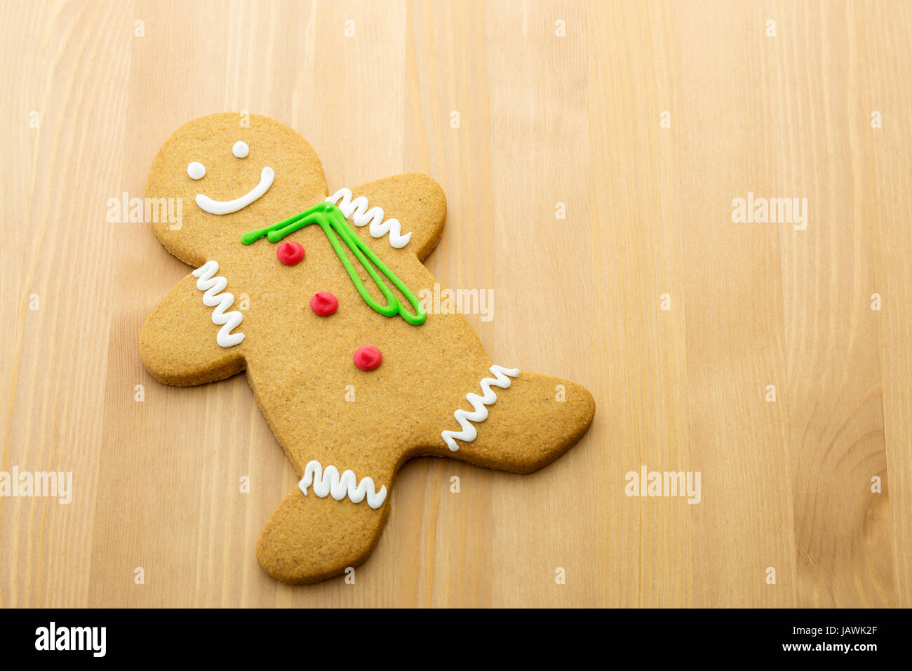 Single ginger bread man gingerbread biscuit hi-res stock photography ...
