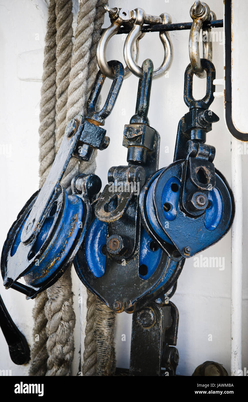 Blocks and rigging at the old sailboat, close-up Stock Photo - Alamy