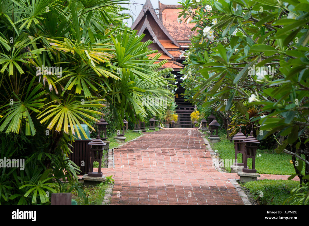 Path through garden Stock Photo - Alamy Path through garden Stock Photo - Alamy