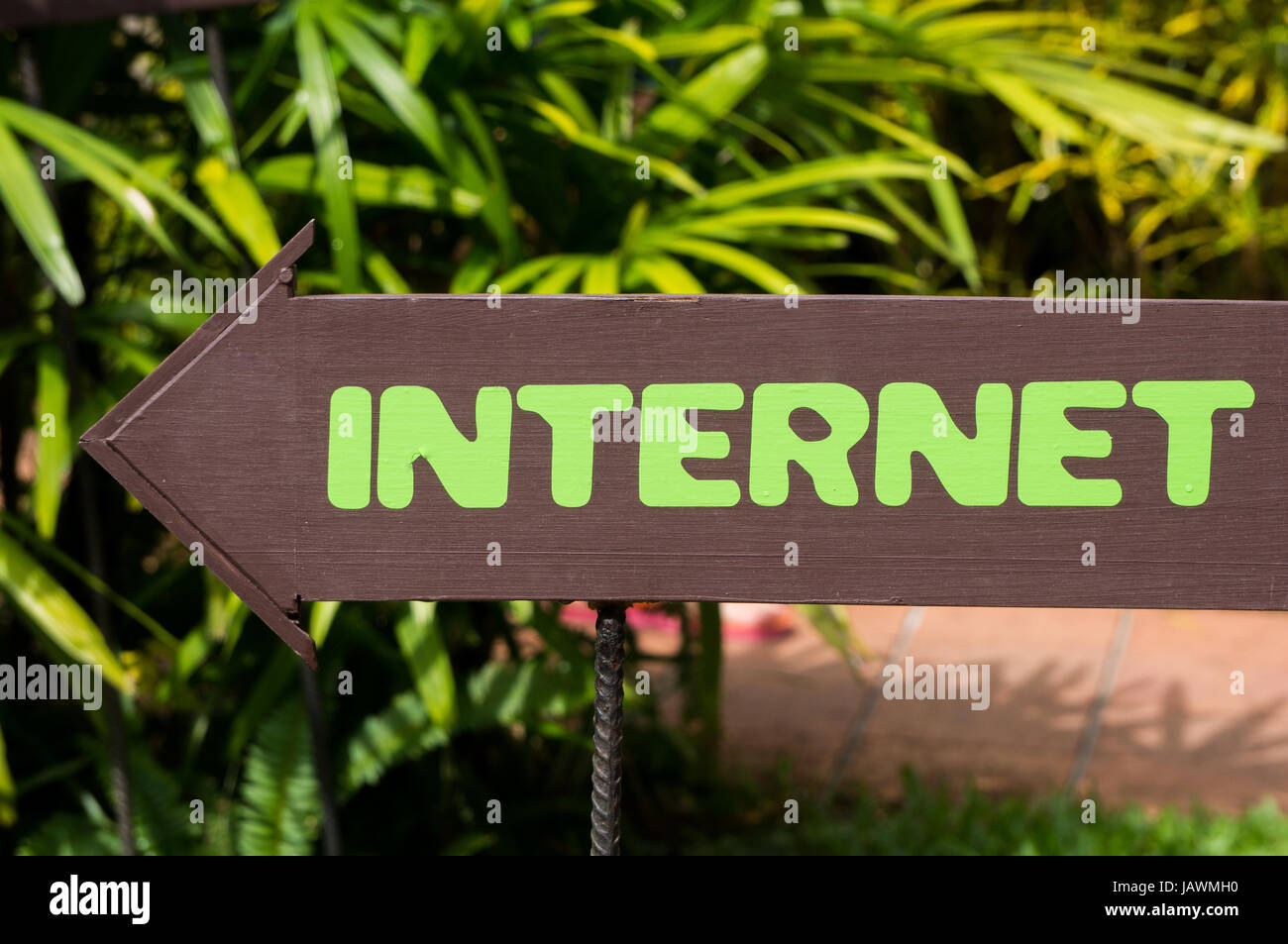 Internet arrow sign Stock Photo - Alamy