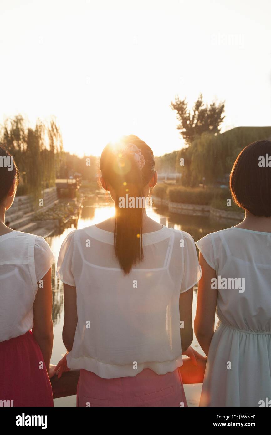 peeking looking at Stock Photo - Alamy