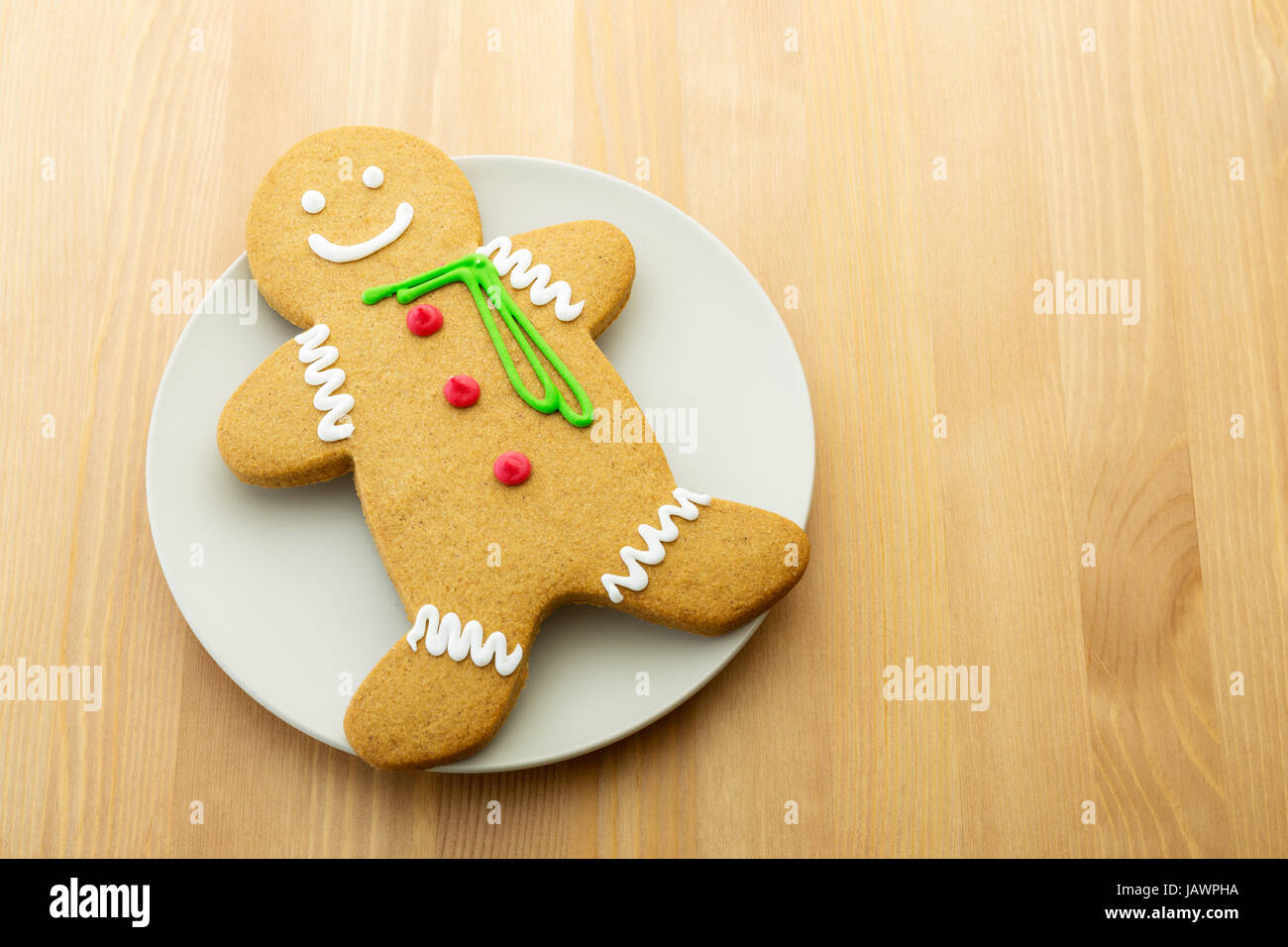 Single ginger bread man gingerbread biscuit hi-res stock photography ...