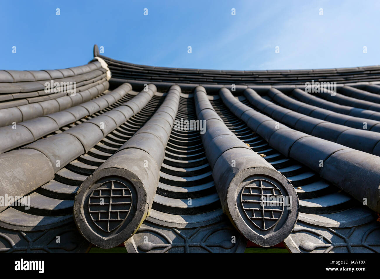 Traditional korean architecture roof eaves Stock Photo - Alamy