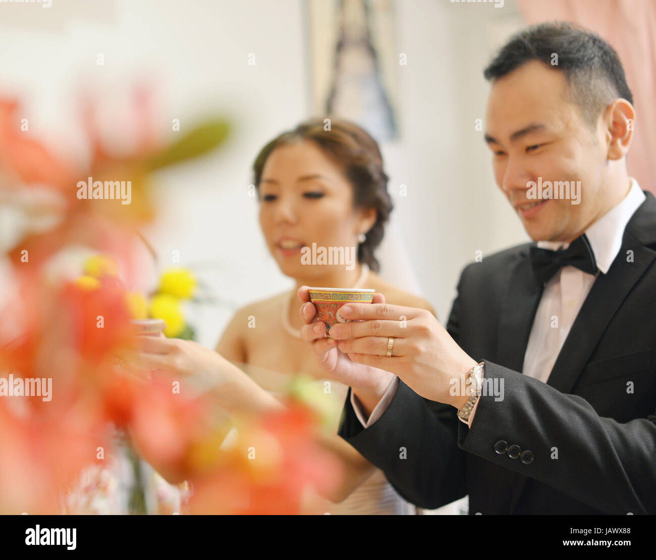 Chinese asian bride groom malaysia hi-res stock photography and images ...