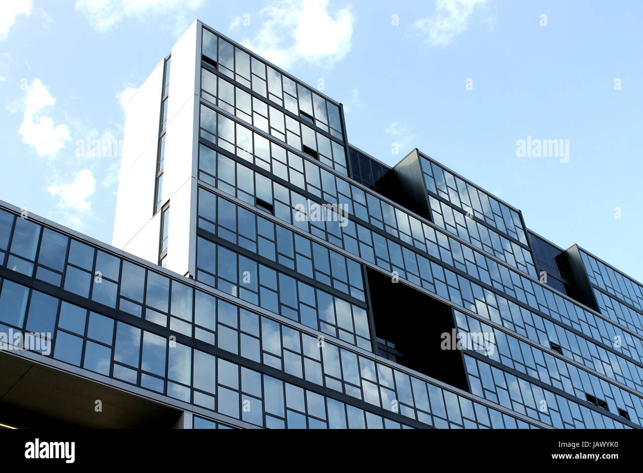 The new Vue 53 apartment building in Hyde Park, Chicago. The sky ...