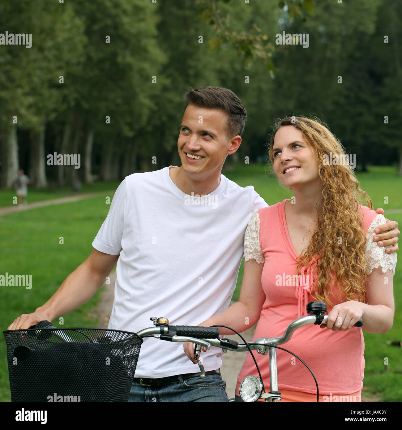 Junge und mann hi-res stock photography and images - Alamy