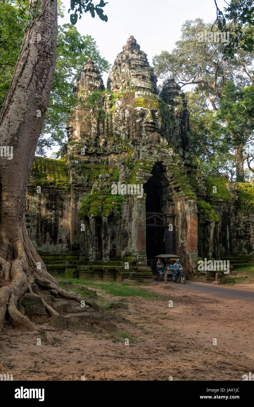 Angkor wat gate hi-res stock photography and images - Alamy
