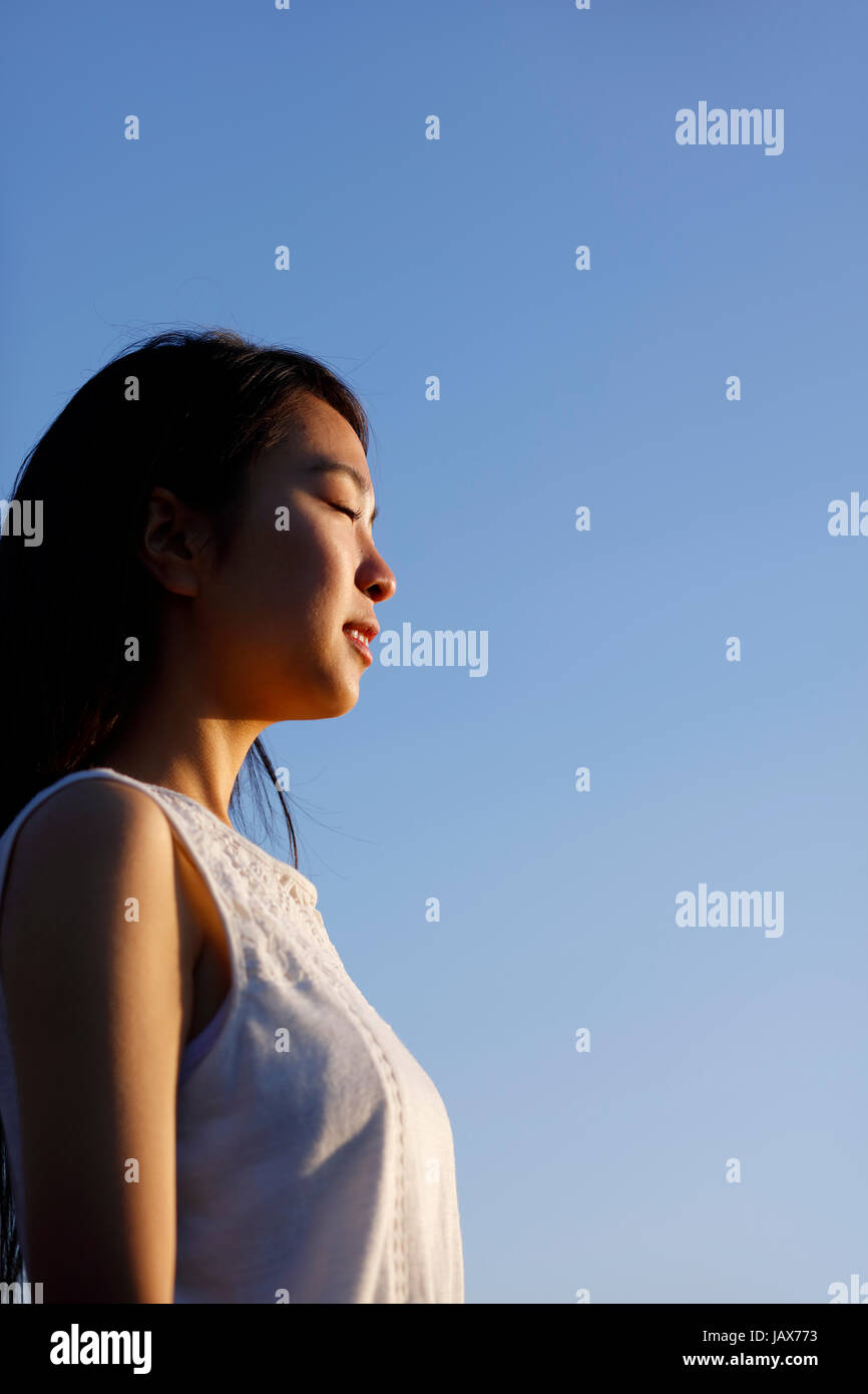 Side profile portrait asian girl hi-res stock photography and images ...
