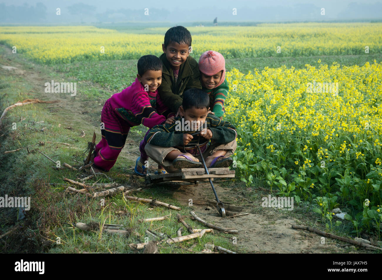Children playing in rural bangladesh hi-res stock photography and ...