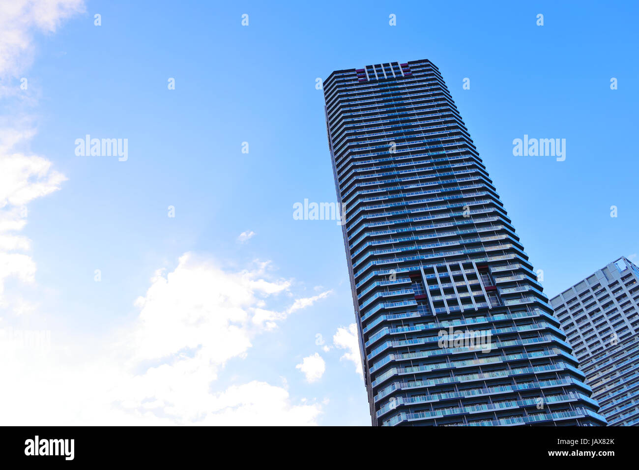Blue sky building hi-res stock photography and images - Alamy
