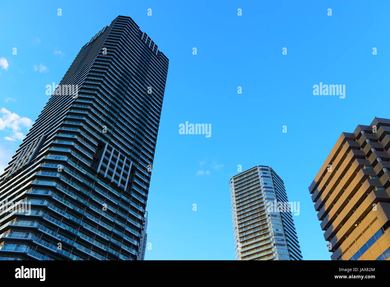Blue sky building hi-res stock photography and images - Alamy
