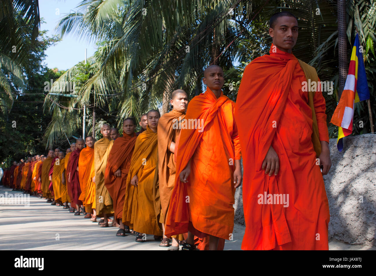 Kathin chibar daan hi-res stock photography and images - Alamy