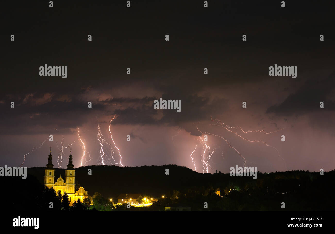 Jagged lightning hi-res stock photography and images - Alamy