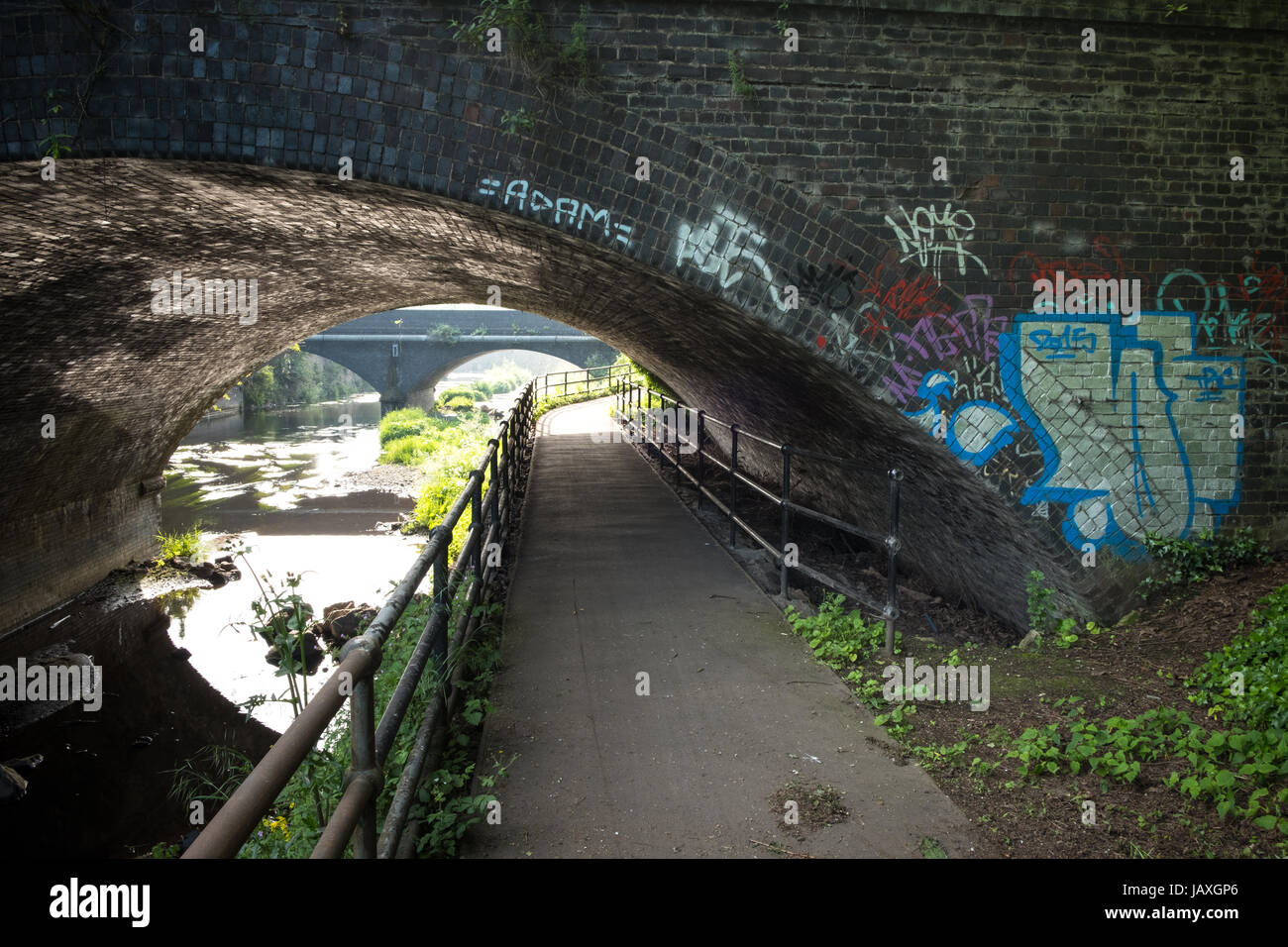 The path under the bridge hi-res stock photography and images - Alamy