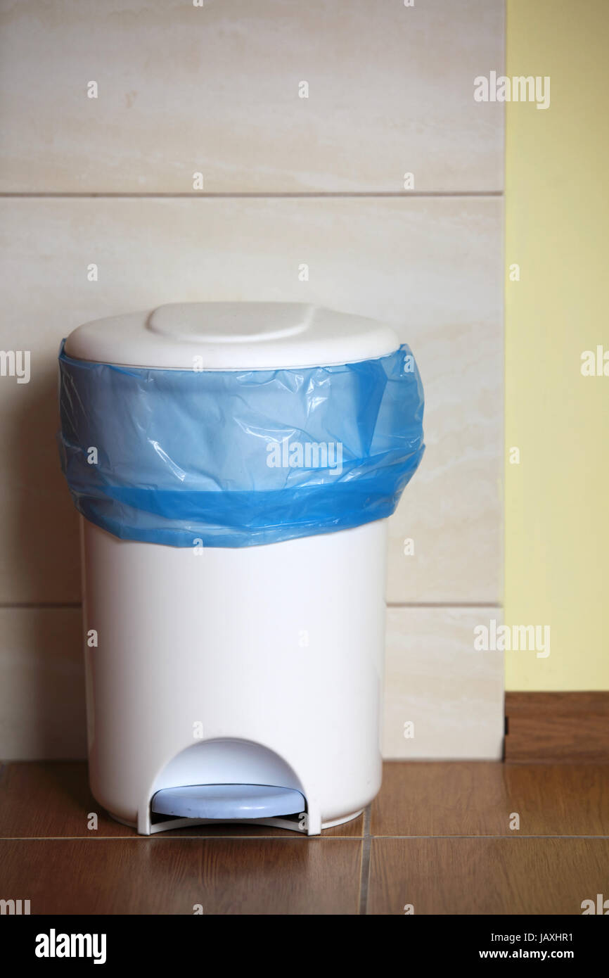 Plastic trashbin hi-res stock photography and images - Alamy