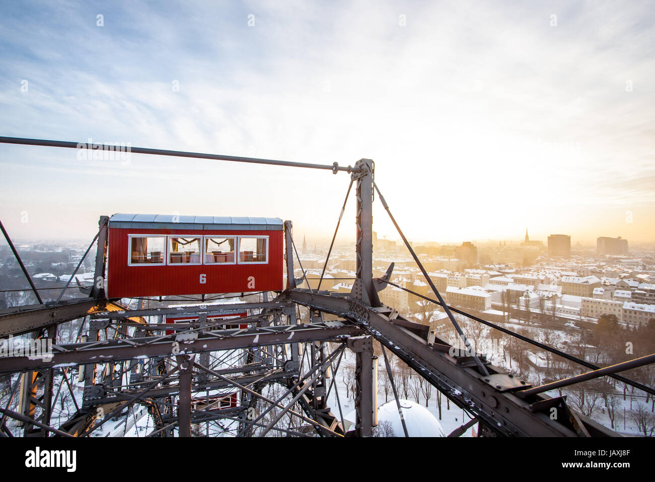 Das Wiener Riesenrad mit Schnee im Winter Stock Photo - Alamy