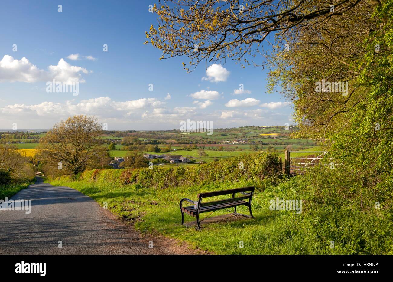 On the lane to Blockley looking towards Broad Campden, Cotswolds ...