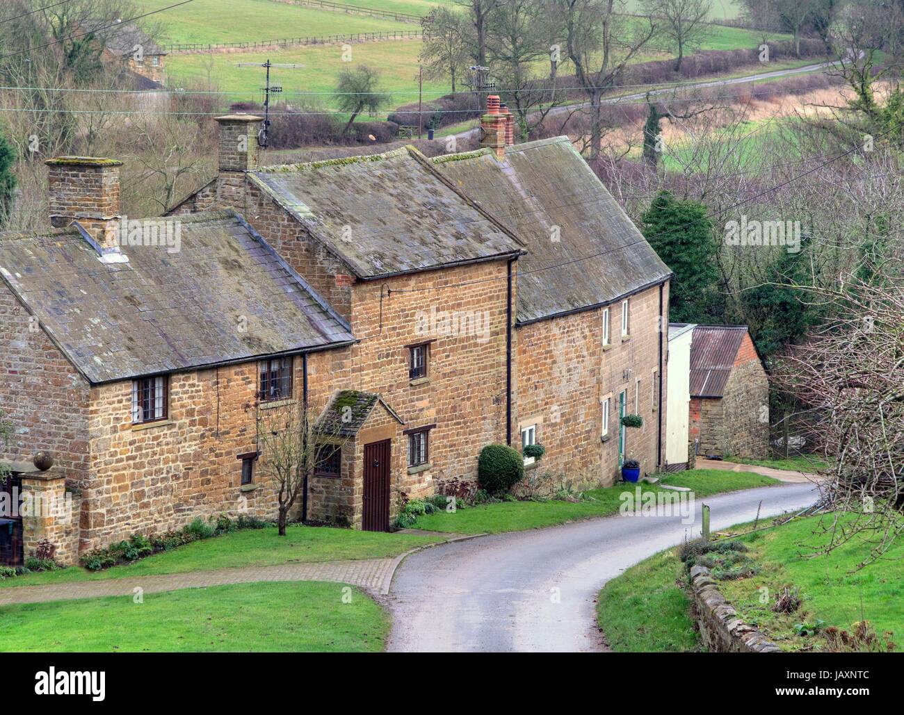 Stone cottages stepping down the hill in Winderton, Warwickshire, England Stock Photo - Alamy