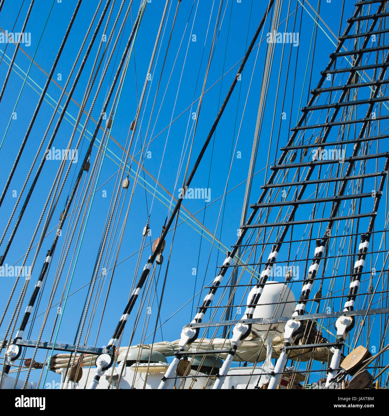 Blocks and rigging at the old sailboat, close-up Stock Photo - Alamy