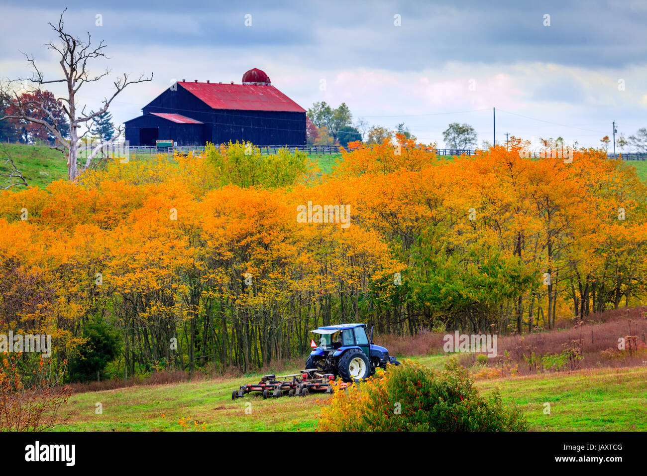 Kentucky farm tractor hi-res stock photography and images - Alamy