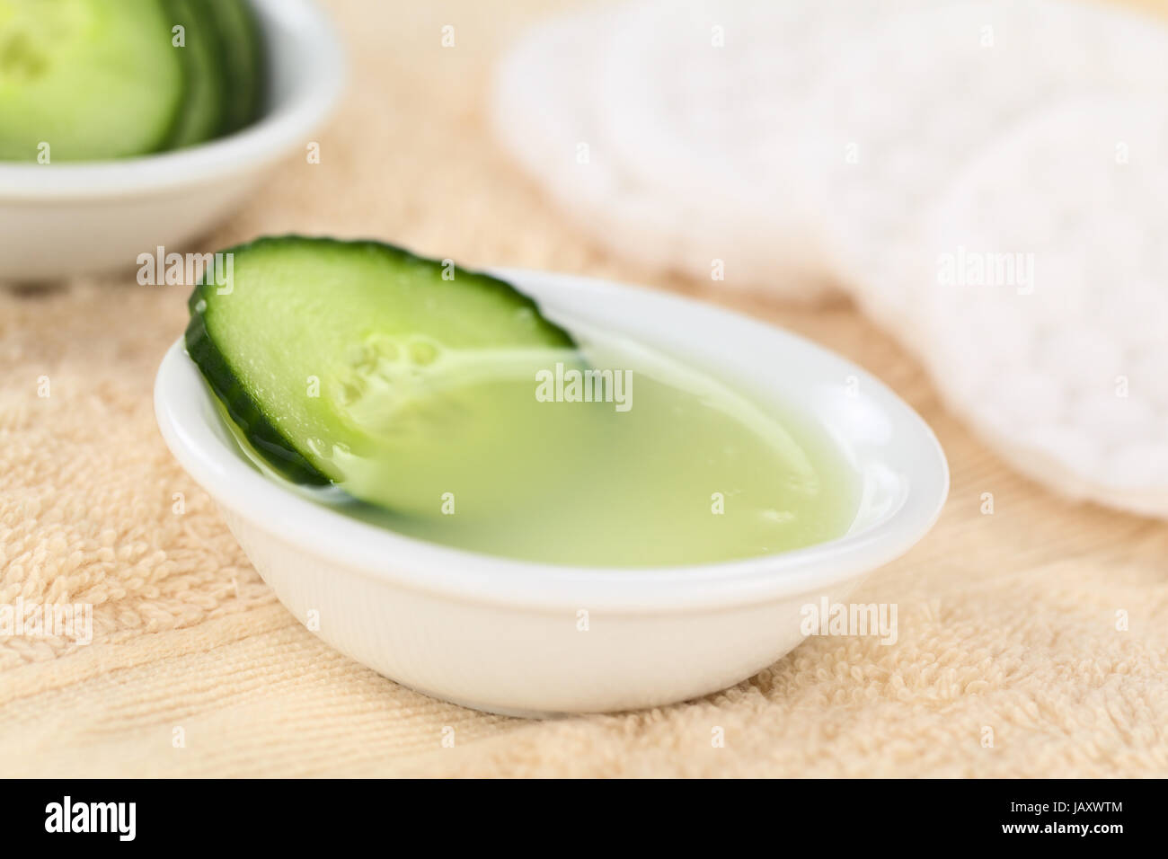 Homemade natural cucumber facial toner that hydrates, softens, soothes ...