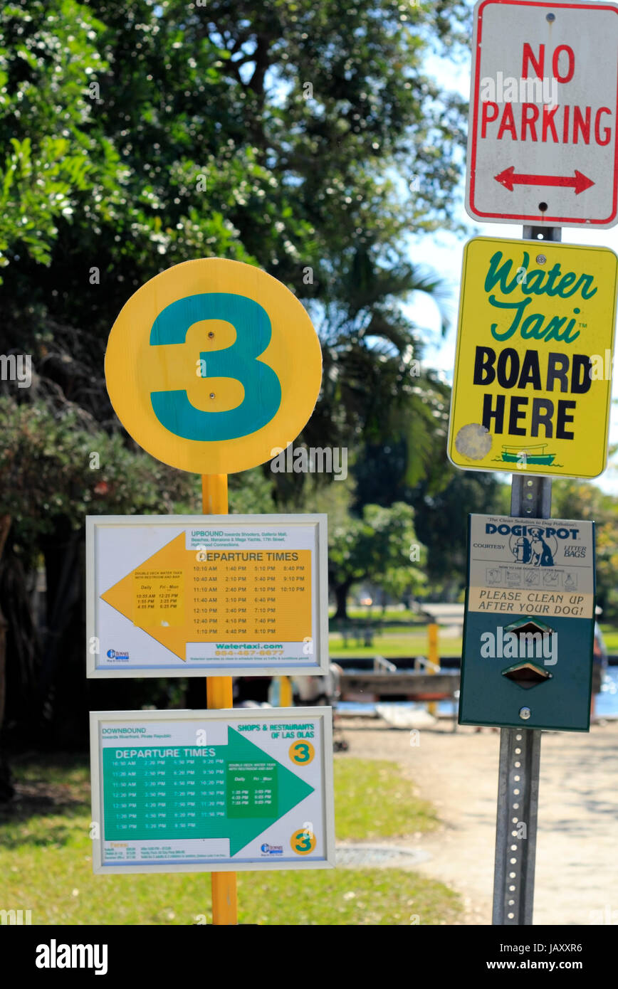 Outdoor signs hi-res stock photography and images - Alamy