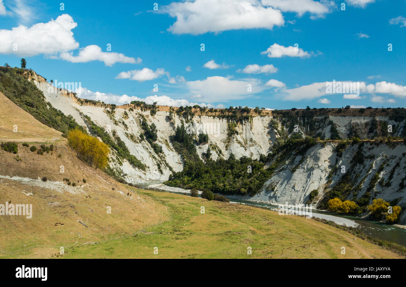 Rangitikei river with it's wonderful tall white cliffs Stock Photo - Alamy
