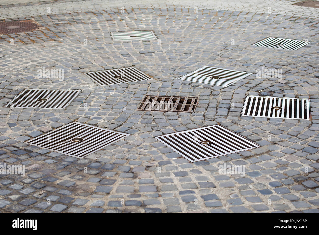 Drains into alley hi-res stock photography and images - Alamy