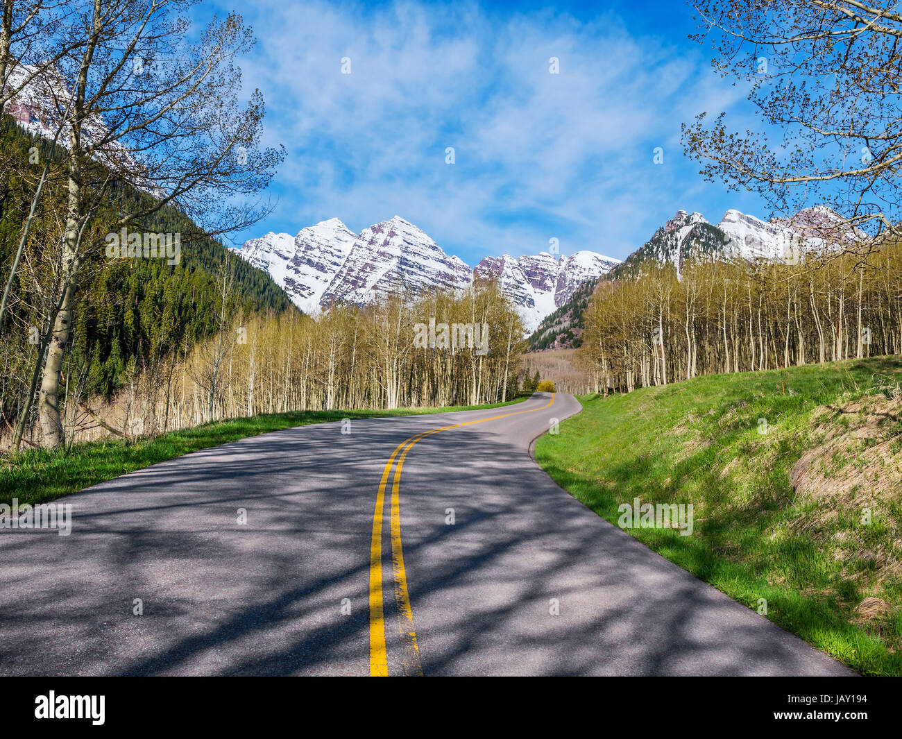 Beautiful landscape road in mountains hi-res stock photography and ...