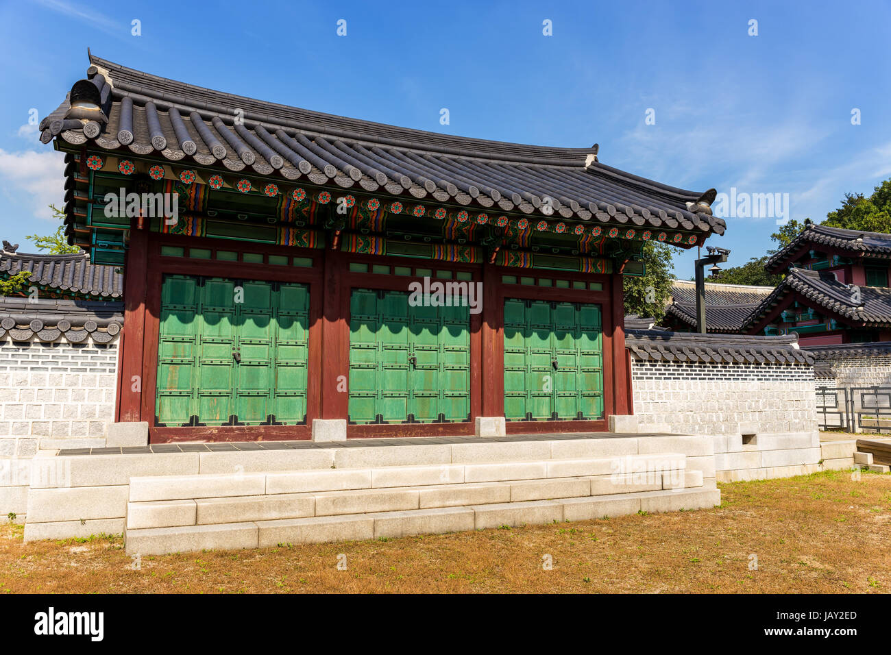 Traditional korean building Stock Photo - Alamy