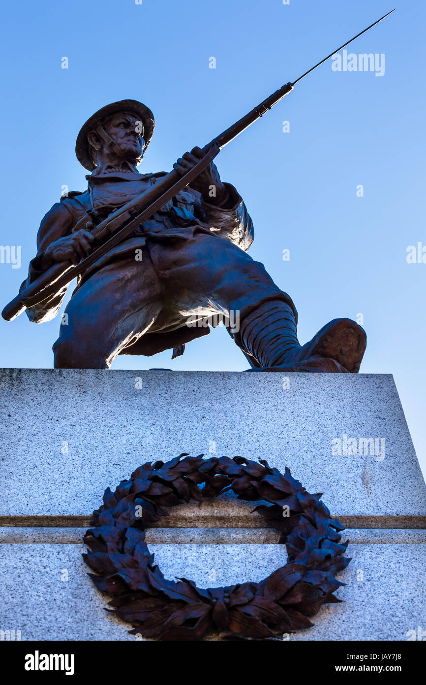 Canadian Soldier Statue for Fallen Canadian Soldiers in World War 1 ...