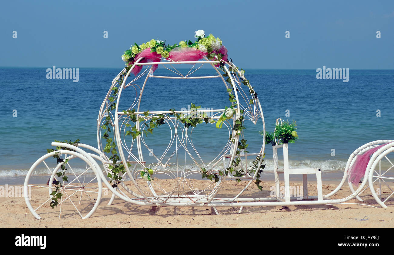 decorated wedding carriage Stock Photo - Alamy