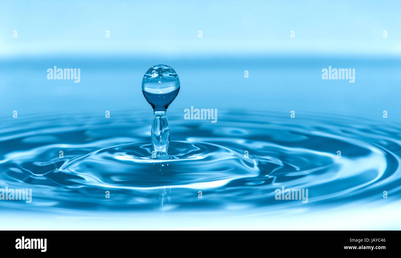 Drop in water. Blue waterdrop macro shot Stock Photo - Alamy