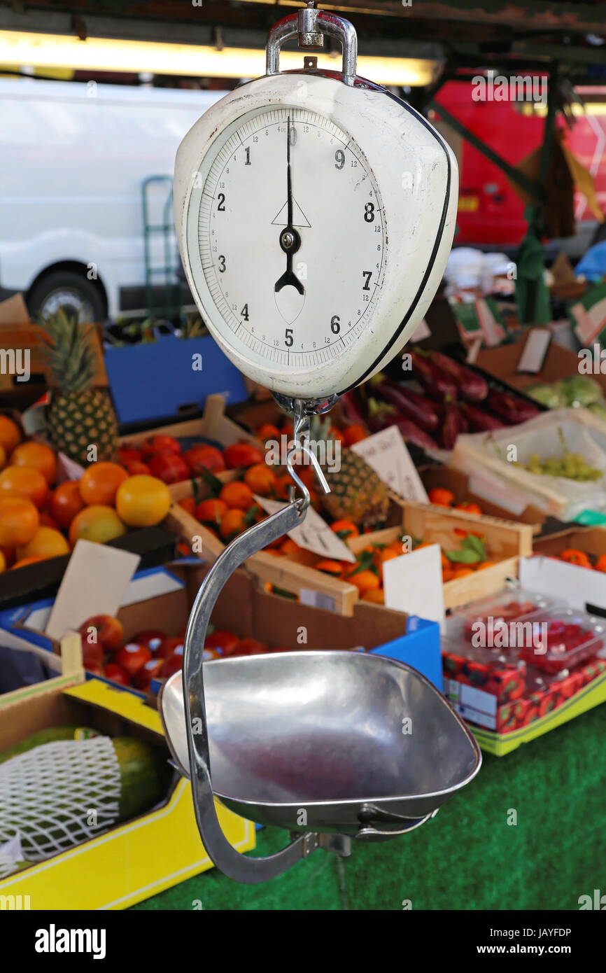 Mechanical hanging scale at farmers market Stock Photo - Alamy