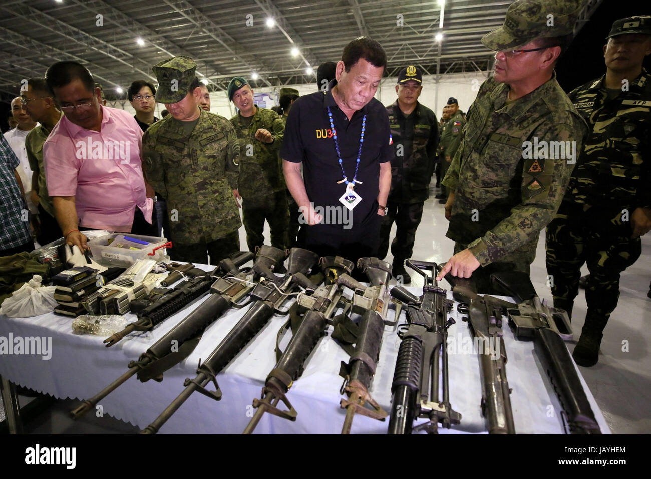 Philippine President Rodrigo Duterte inspects weapons captured from Abu ...