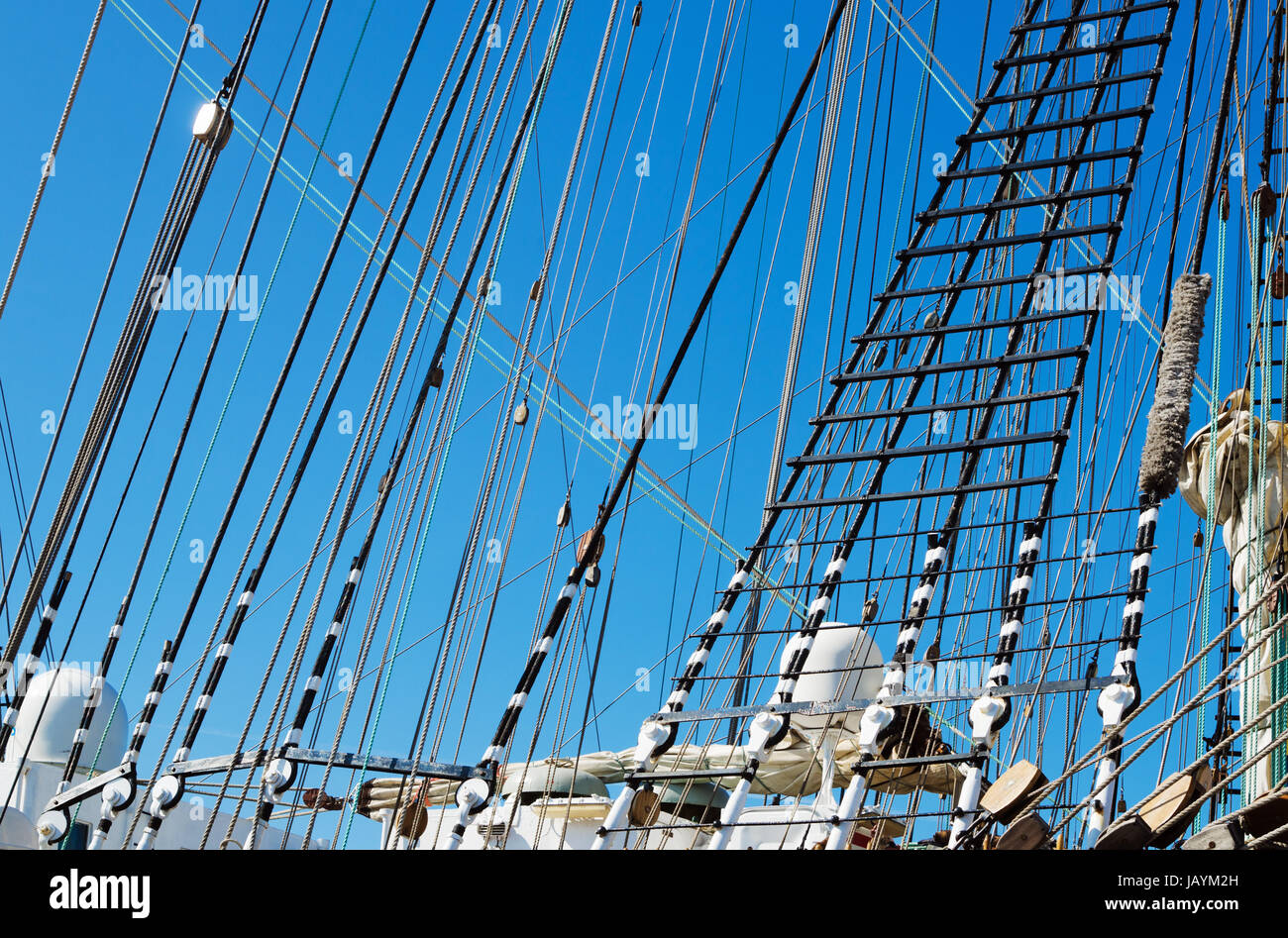 Blocks and rigging at the old sailboat, close-up Stock Photo - Alamy