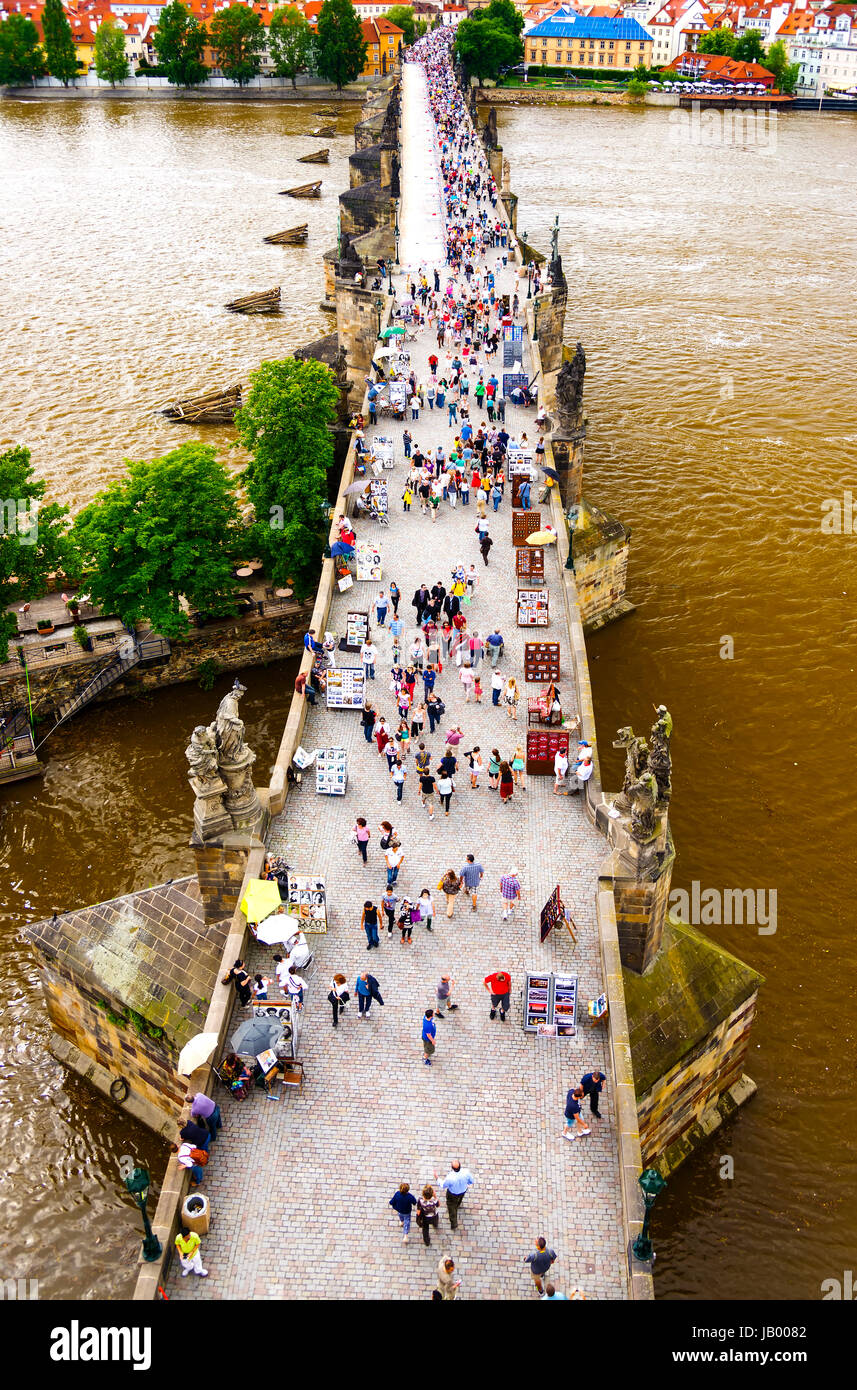 Charles bridge artist hi-res stock photography and images - Alamy