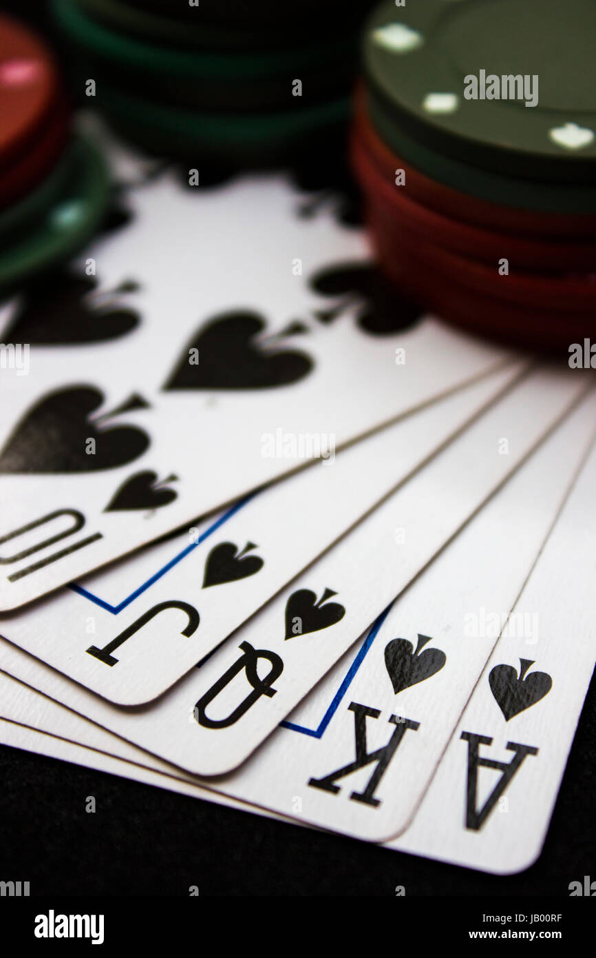 Playing cards laying hi-res stock photography and images - Alamy