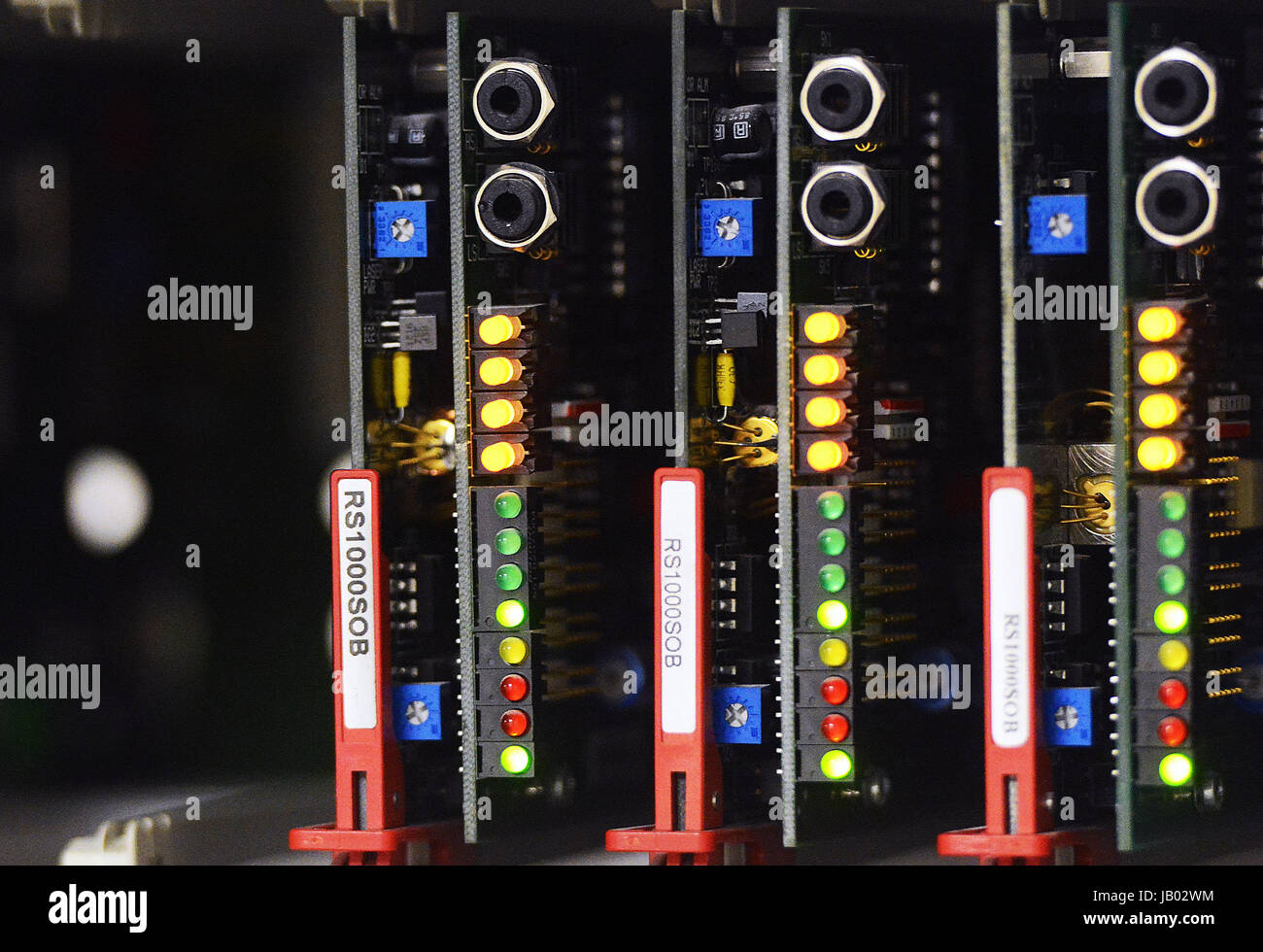 Computer cables hi-res stock photography and images - Alamy