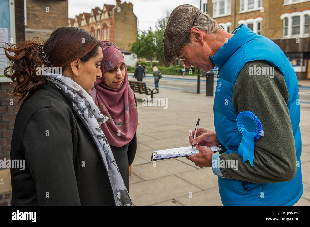 Salvation army centre balham hi-res stock photography and images - Alamy
