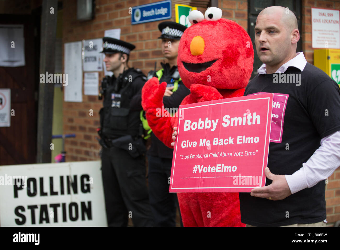 Sonning, UK. 8th June, 2017. Activist Bobby Smith, candidate for the ...